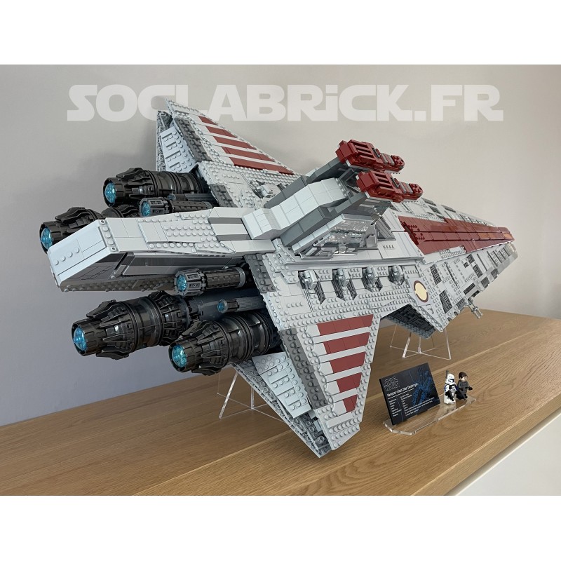 Venator UCS 75367 - On the side